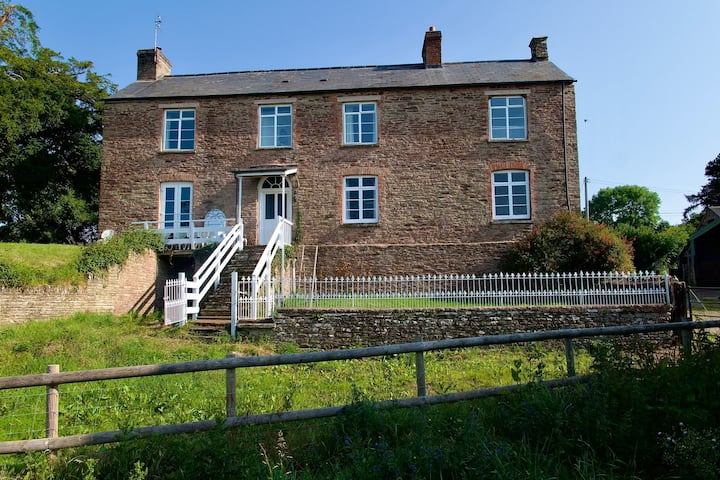 Charming Farmhouse Near The Black Mountains - Hereford