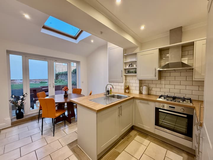 Beautiful 2br House, Cheltenham Centre & Parking - Winchcombe