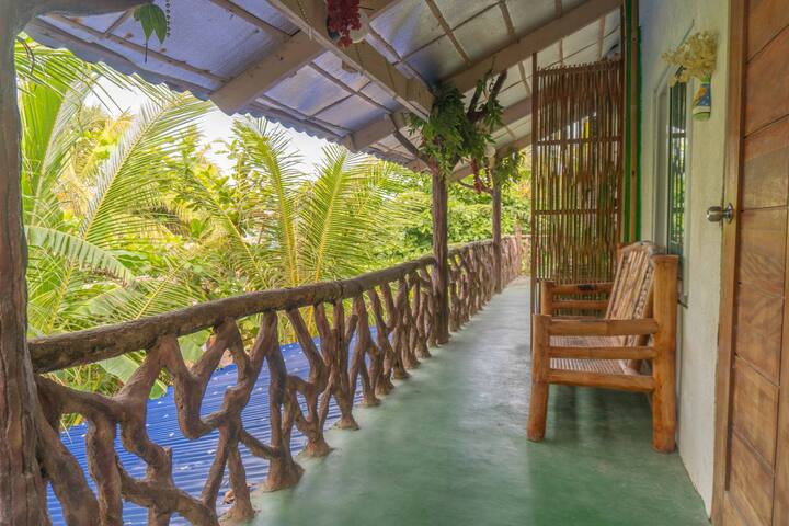 Buenavista Beach Room W/ Balcony & Free Breakfast - Gubat