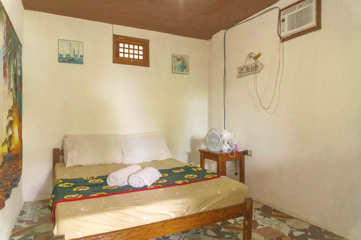 Gubat Beachroom W Balcony 1.5 Br - Gubat