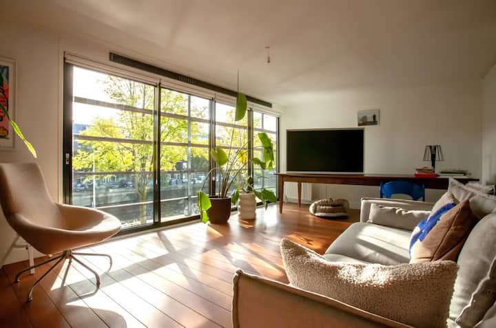 Green Heaven & Canal In Amsterdam - Amsterdam