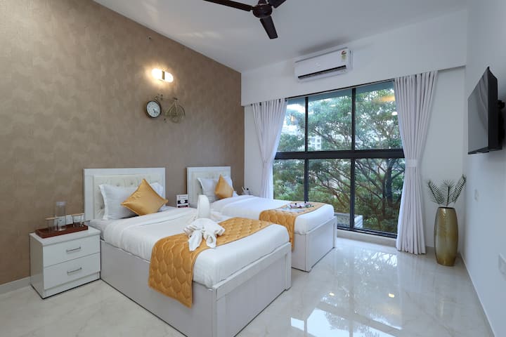 Artful 3-bhk Mumbai Apartment In Andheri East - Mumbai