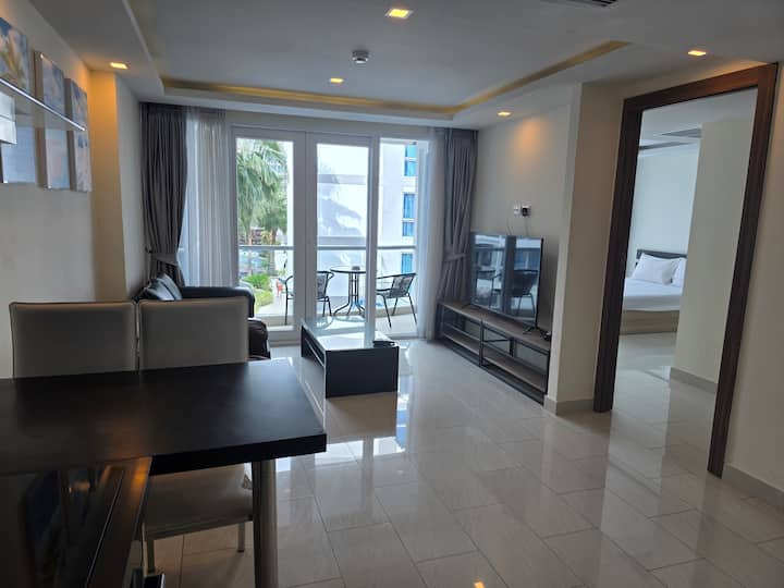 Grand Avenue Large Rare 2 Bedroom Apartment#2 - Pattaya City