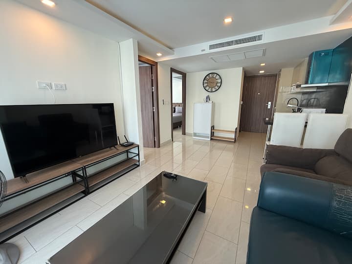 Grand Avenue Large Rare 2 Bedroom Apartment#2 - Pattaya City