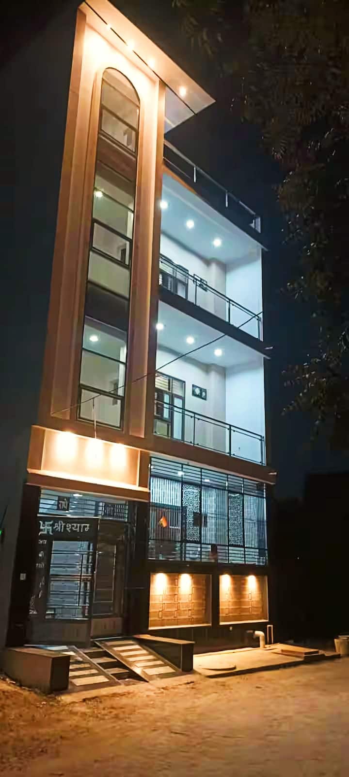 2bhk Divine Acsuite |2nd Flr-wifi•vegmeal•nrtemple - Vrindavan