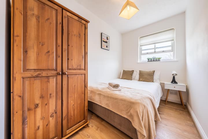 Chic 2bdr/bishop Stortford/parking/contractors - London Stansted Airport (STN)