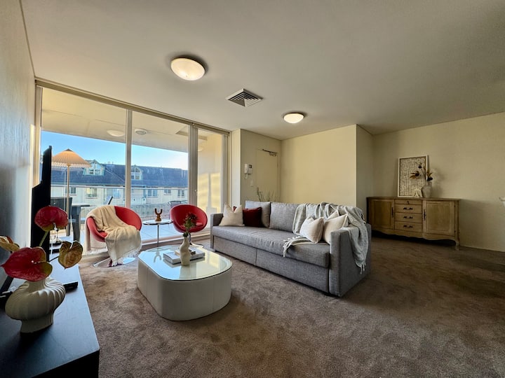 Comfortable 2-br Chatswood Pad With Free Parking - Gordon