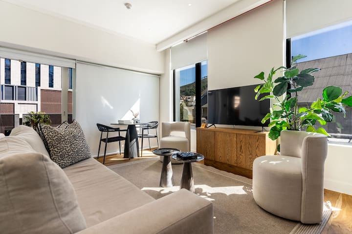 City Stay | Rooftop Pool & Mountain Views - Cape Town