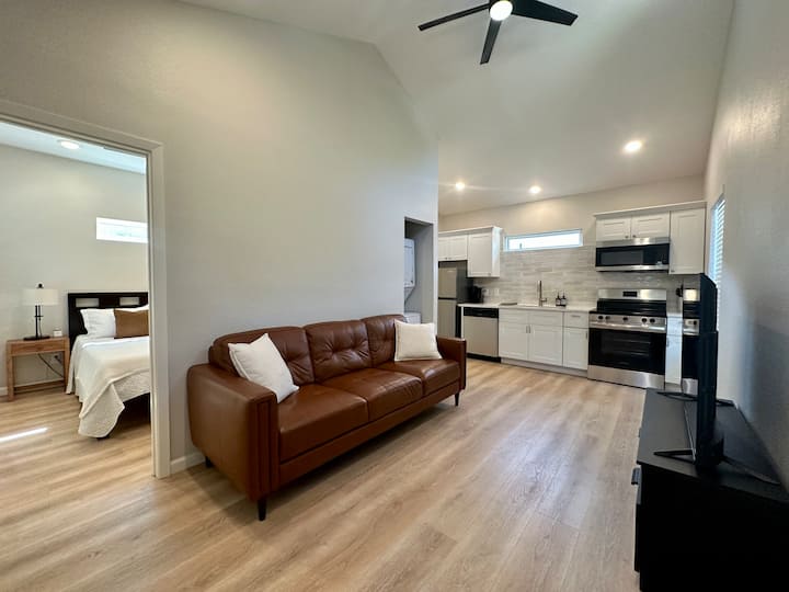 Fort Worth Tiny Home Close To Everything In Dfw! - Fort Worth, TX