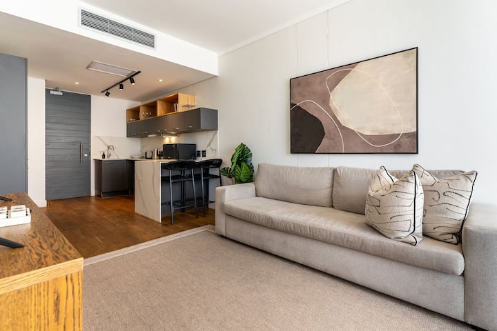 Designer Comfort In Cape Town | Pool & History - Ciudad del Cabo