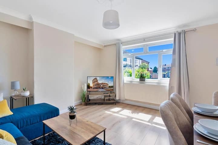 Enfield 3-bdr / Parking / Workers Friendly - Enfield