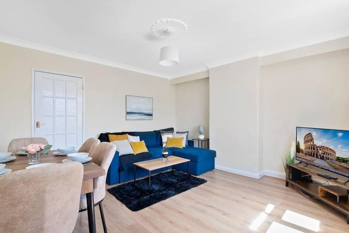 Enfield 3bdr /Parking/ideal For Workers Friendly - Enfield, UK