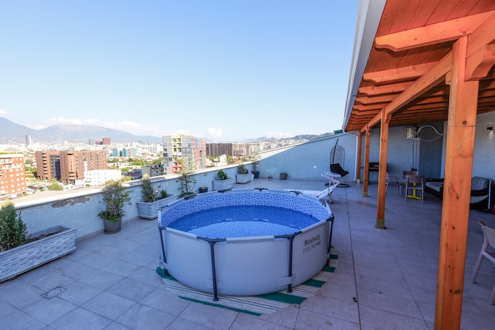 Skyline Rooftop 3br • Hot Tub & Pool • Parking - Tirana