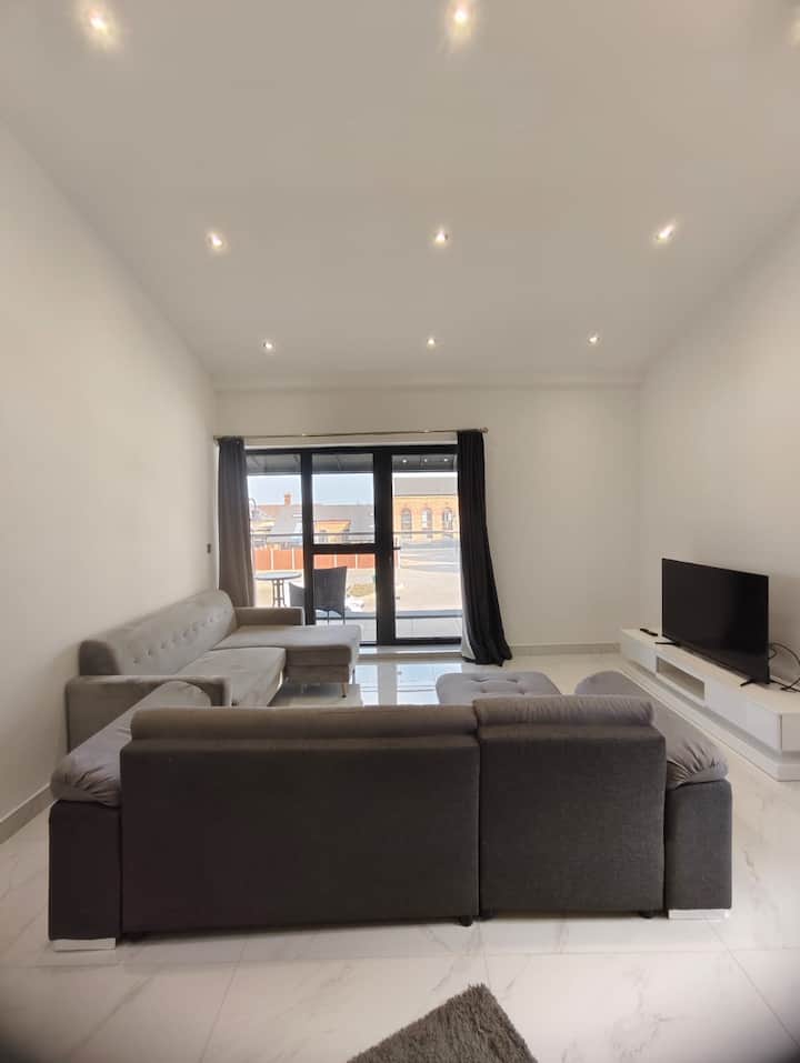 Gorgeous 3-bedroom Apartment In Great Warley - ブレントウッド