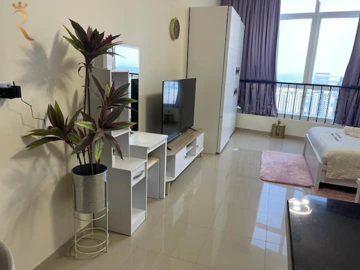 Queen Studio Pool, Gym & Scenic Views. - Abu Dabi