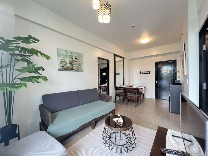 2-br Beach Condo For Family - Malay