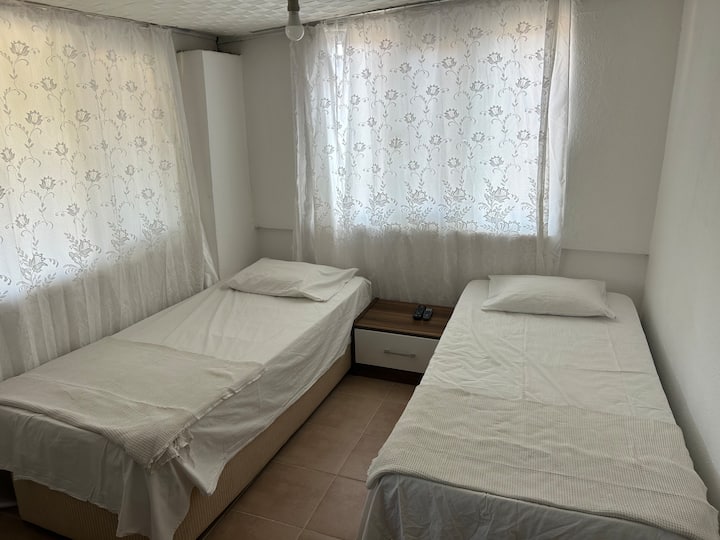 Sokakağzı Koyunda Daire - Behram