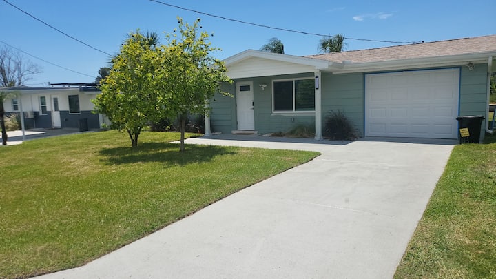 Lemon Tree Retreat - Hudson, FL