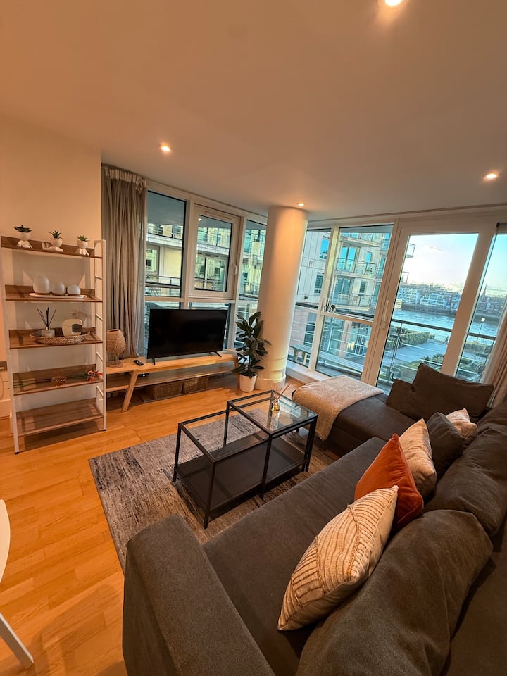 Riverside Chic Gateaway >550sqf - Central London