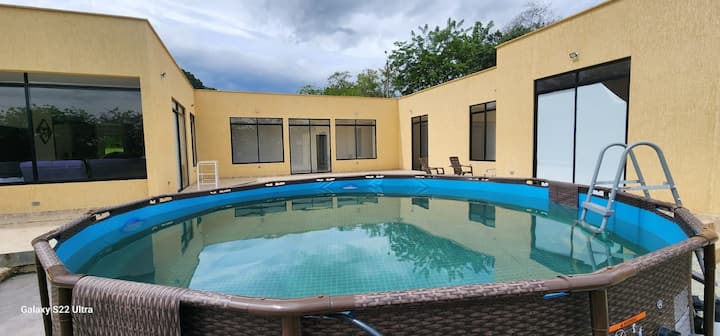 Casa Moderna Campestre. Rural - Génova