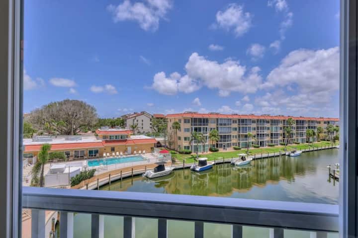 Siesta Key Luxury On The Canal! - Siesta Key, FL