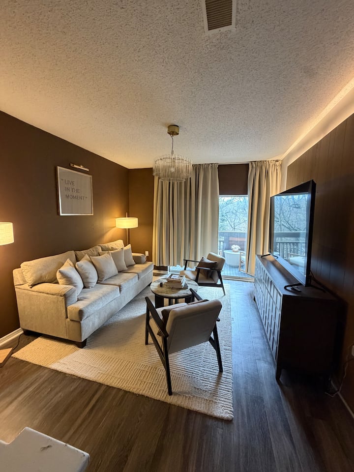 Luxurious, Modern Oasis At Perimeter Mall - Sandy Springs, GA