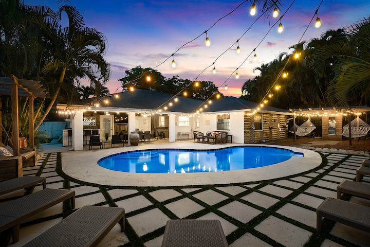 Outdoorparadise: Htdpool•hammocks•minigolf - Palm Beach, FL