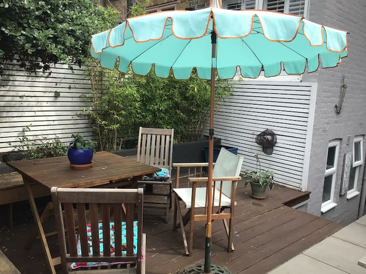 “Victorian Home W/ Parking Walk To Beach - Deal