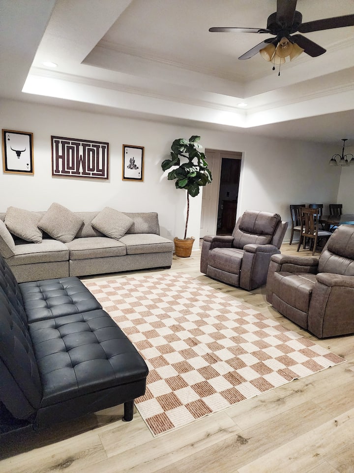 Welcome The High Roller Hideaway - Silo, OK