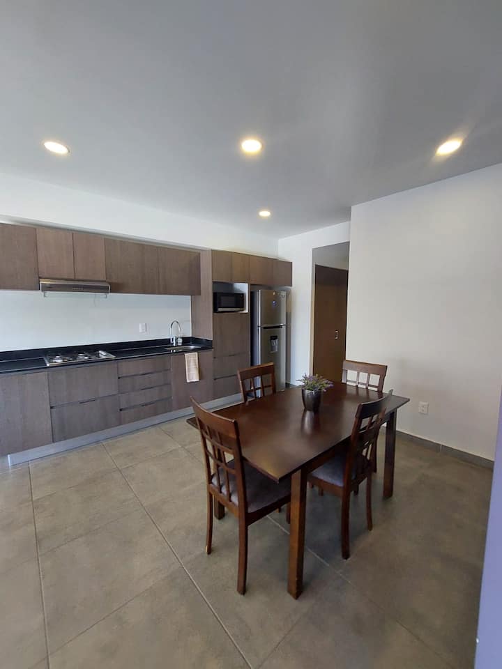 Cómodo Depa En Blvd. Campestre - León