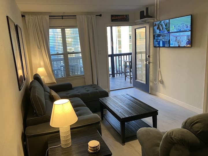 Beach View Sleeps 8 Pool Hot Tub - South Padre Island, TX