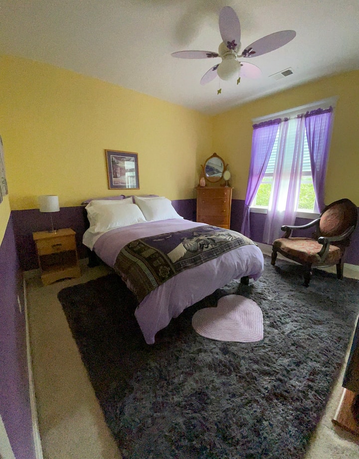 Comfortable Room With Heart - Gainesville, VA