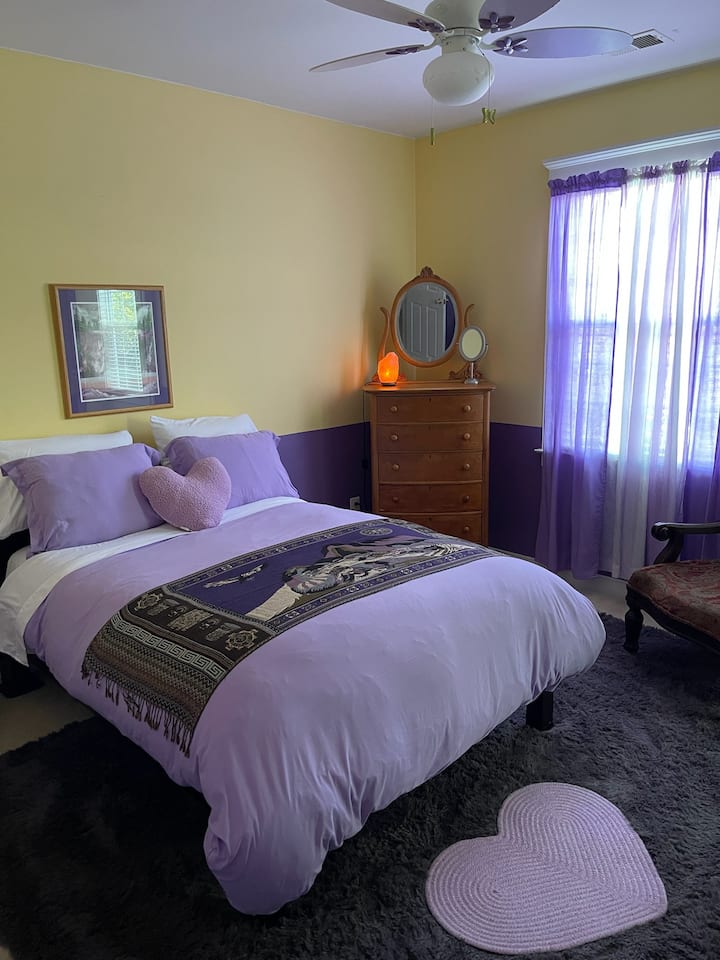 Comfortable Room With Heart - Gainesville, VA