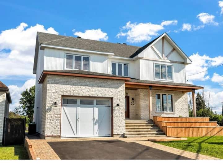 A Private Room In Peaceful Pines - Pointe-Claire