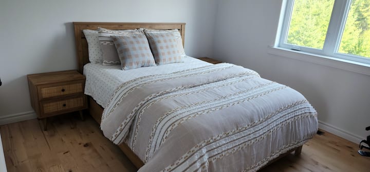 A Private Room In A Big House. - Pointe-Claire