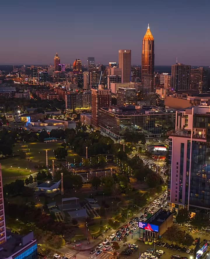 Luxury Buckhead High-rise W/ Stunning Skyline View - Brookhaven, GA