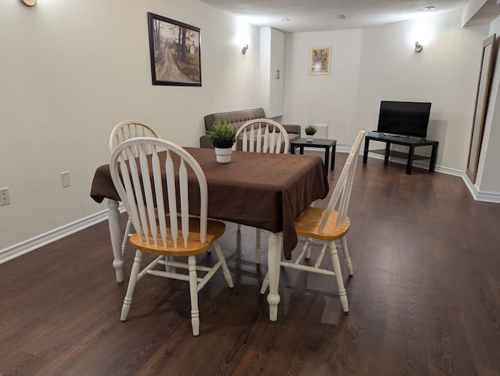 Cozy & Bright Bsmt | No Cleaning Fee | Sleeps 3 - 萬錦