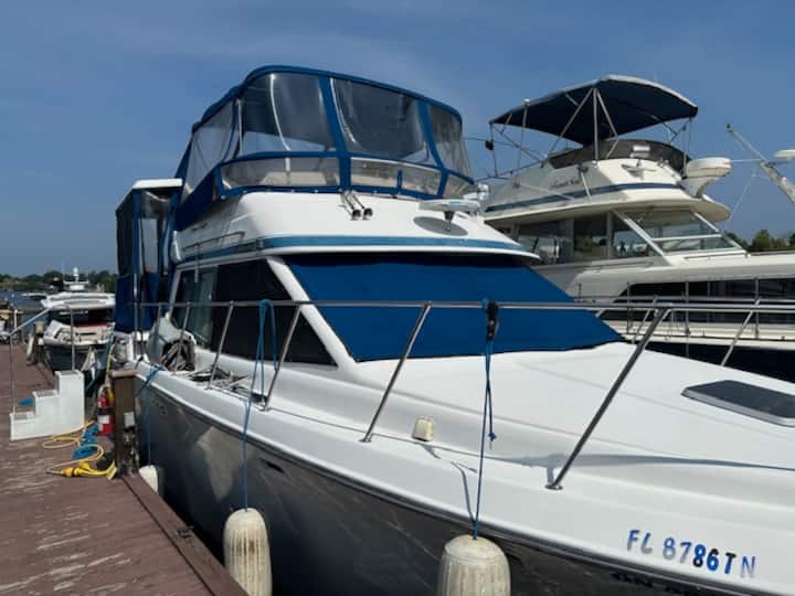 Boldt's First Lady Yacht - Alexandria Bay, NY