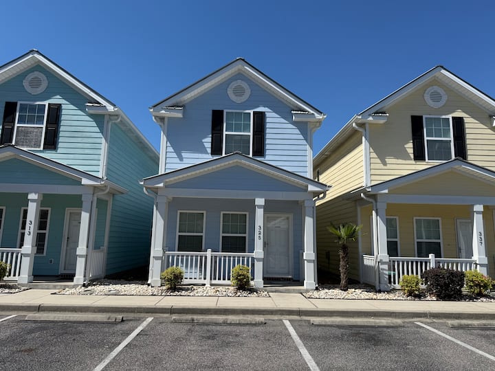 Comfortable 2-br Cottage, 2 Blocks To Beach