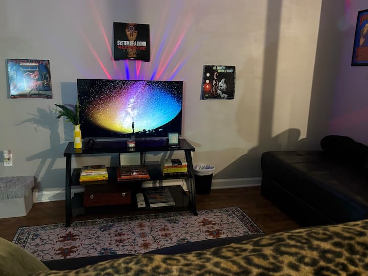 Boston Edison’s Cozy Gallery Studio - Detroit