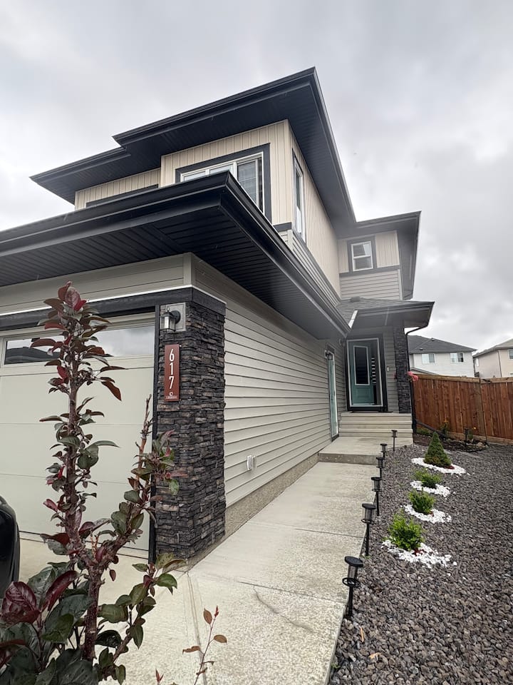 Home Basement Near Edmonton Airport - Beaumont