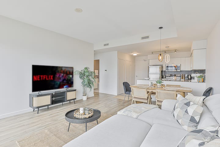 Chic Downtown Hideaway 2b Condo - Toronto, ON