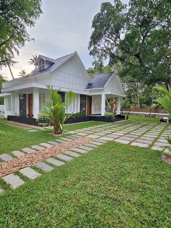 The Outhouse-2 Bed With Private Pool_eco Stay - Alappuzha