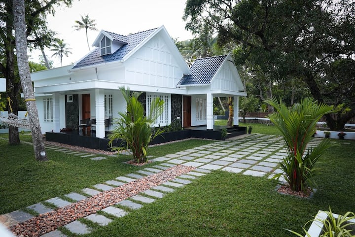 The Outhouse-private Pool-dive This Summer - Alappuzha