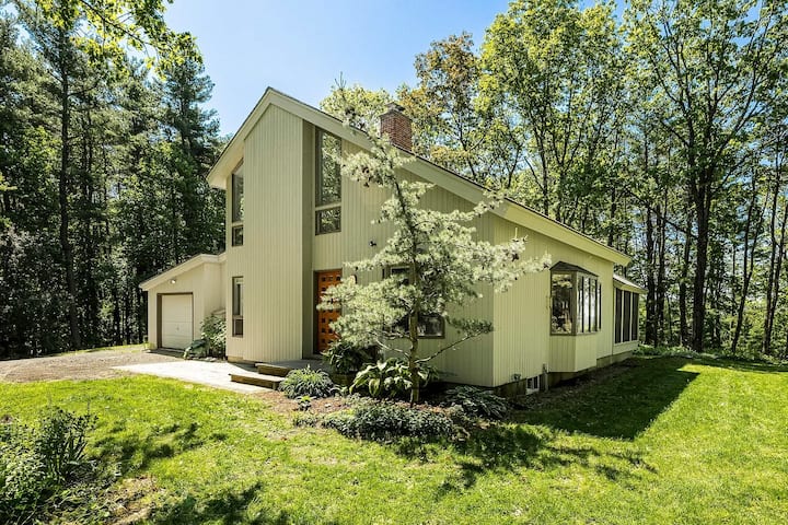Hilltop Retreat W/ Hot Tub, Fire Pit & Views - State of New York