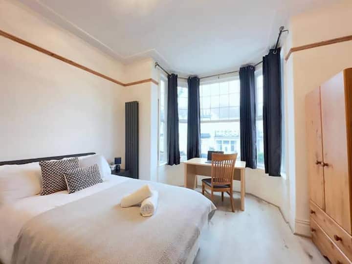 6 Bed House In Uplands. - Swansea
