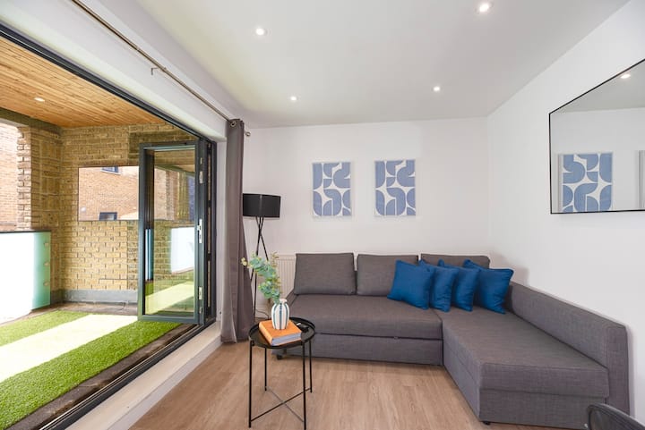 Modern 1 Bedroom Apartment With Big Balcony - Londres