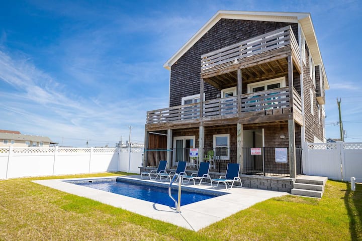 Spacious Kdh Getaway With Pool, Near Beach - Kill Devil Hills, NC