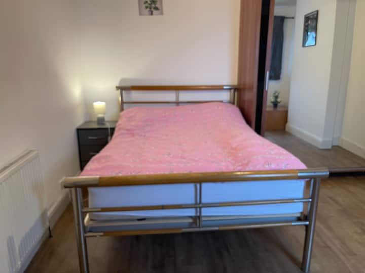 Kingsbury Service Accommodation - London