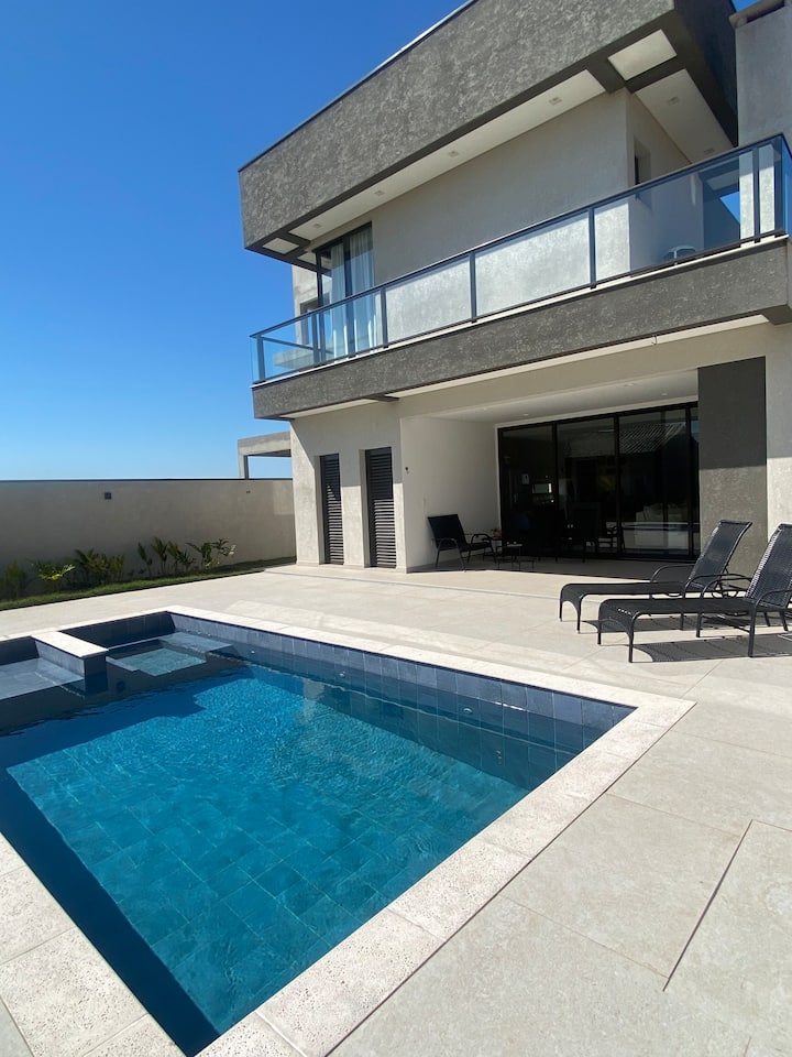 Morada Restinga / Beira-mar / Piscina / 3 Suítes - Guaratuba